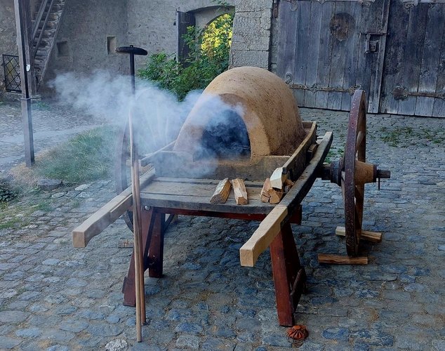 So bauen Sie einen mittelalterlichen Backofen - Museum Aargau